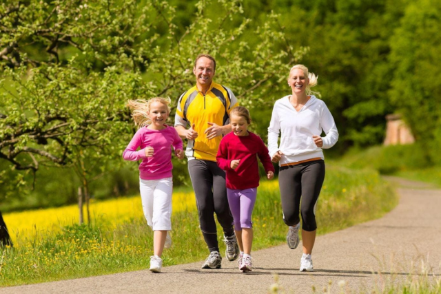Simple Changes that Create Healthy Lives: Little Actions, Big Differences